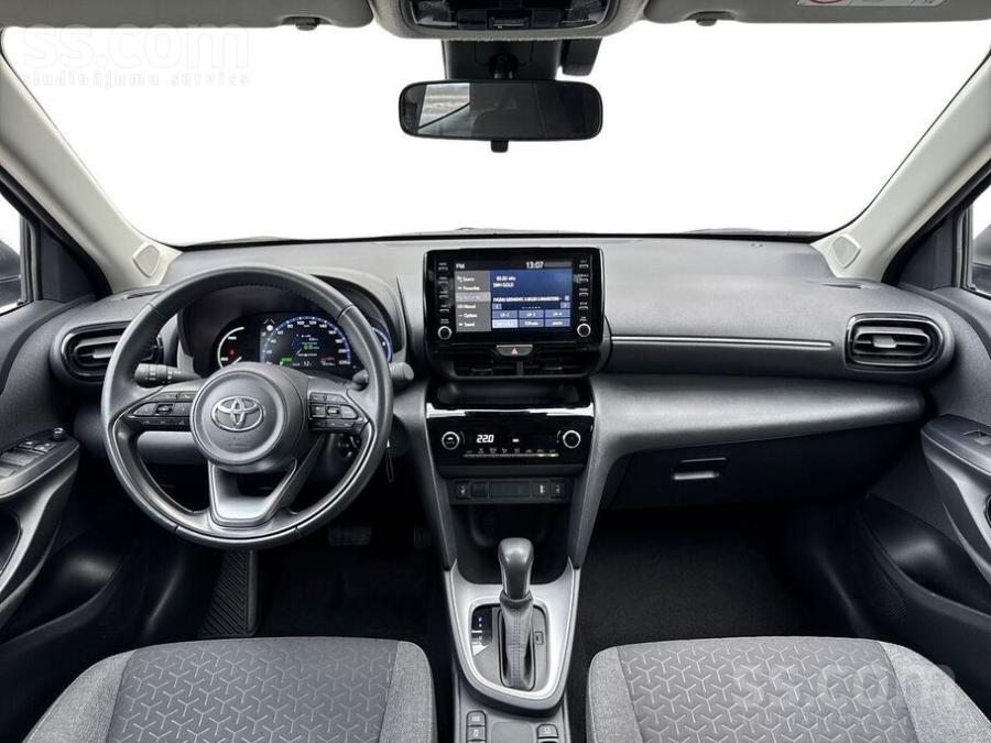 Pelēks Toyota Yaris 2024 Rīga, ar dzinēja tilpumu 1.50 L un nobraukumu 22 tūkst. km par 24490 €, foto 9 vietnē AUTOMOTO.COM.LV