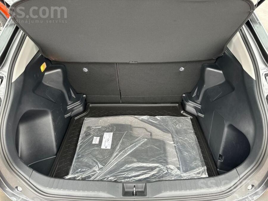 Pelēks Toyota Yaris 2024 Rīga, ar dzinēja tilpumu 1.50 L un nobraukumu 22 tūkst. km par 24490 €, foto 11 vietnē AUTOMOTO.COM.LV