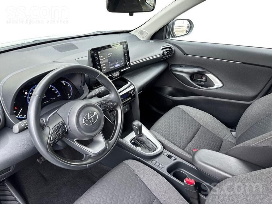 Pelēks Toyota Yaris 2024 Rīga, ar dzinēja tilpumu 1.50 L un nobraukumu 22 tūkst. km par 24490 €, foto 12 vietnē AUTOMOTO.COM.LV