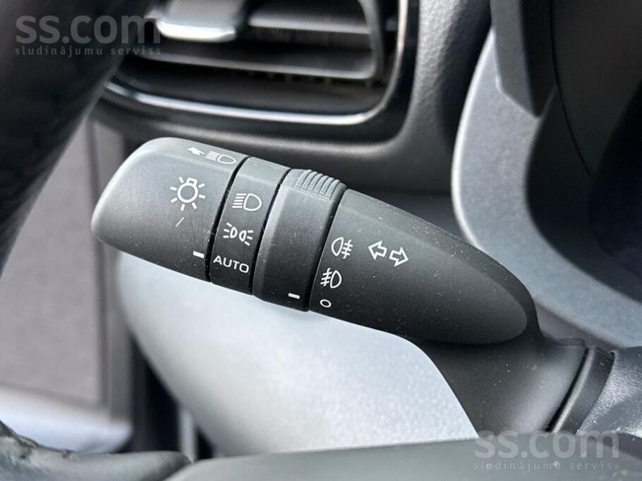 Pelēks Toyota Yaris 2024 Rīga, ar dzinēja tilpumu 1.50 L un nobraukumu 22 tūkst. km par 24490 €, foto 24 vietnē AUTOMOTO.COM.LV