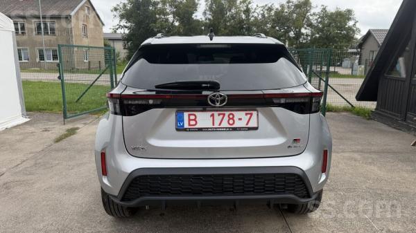 Grey Toyota Yaris 2024 in Liepaja, with an engine capacity of 1.50 L and mileage of 8 thousand km for 25900 €, photo 7 on AUTOMOTO.COM.LV