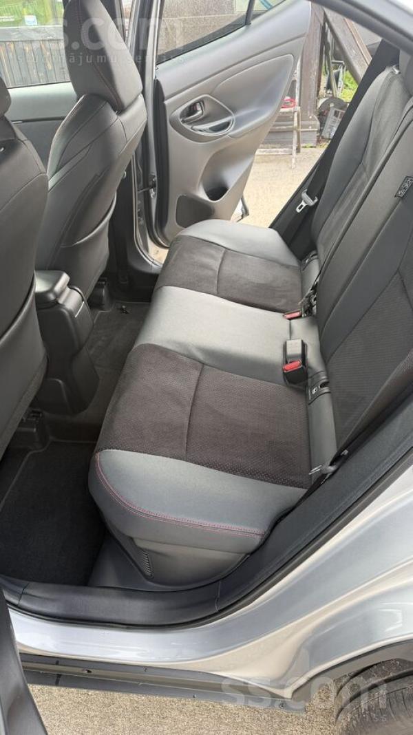 Grey Toyota Yaris 2024 in Liepaja, with an engine capacity of 1.50 L and mileage of 8 thousand km for 25900 €, photo 10 on AUTOMOTO.COM.LV
