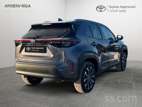 Pelēks Toyota Yaris 2025 Rīga, ar dzinēja tilpumu 1.50 L un nobraukumu 25 tūkst. km par 23500 €, foto 2 vietnē AUTOMOTO.COM.LV