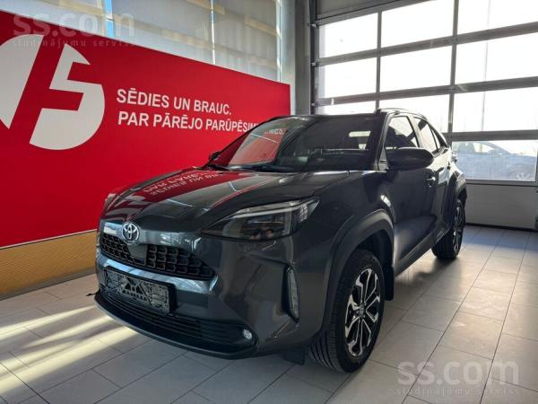 Pelēks Toyota Yaris 2025 Rīga, ar dzinēja tilpumu 1.50 L un nobraukumu 10 tūkst. km par 25450 €, foto 1 vietnē AUTOMOTO.COM.LV