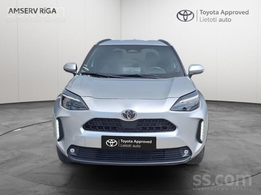Grey Toyota Yaris 2025 in Riga, with an engine capacity of 1.50 L and mileage of 29 thousand km for 23500 €, photo 6 on AUTOMOTO.COM.LV