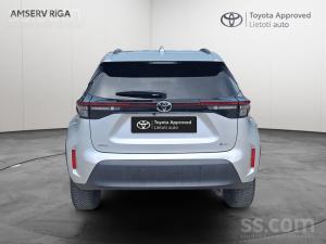 Grey Toyota Yaris 2025 in Riga, with an engine capacity of 1.50 L and mileage of 29 thousand km for 23500 €, photo 7 on AUTOMOTO.COM.LV