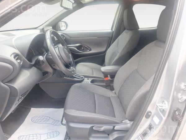 Pelēks Toyota Yaris 2025 Rīga, ar dzinēja tilpumu 1.50 L un nobraukumu 29 tūkst. km par 23500 €, foto 10 vietnē AUTOMOTO.COM.LV