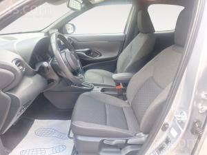 Grey Toyota Yaris 2025 in Riga, with an engine capacity of 1.50 L and mileage of 29 thousand km for 23500 €, photo 11 on AUTOMOTO.COM.LV