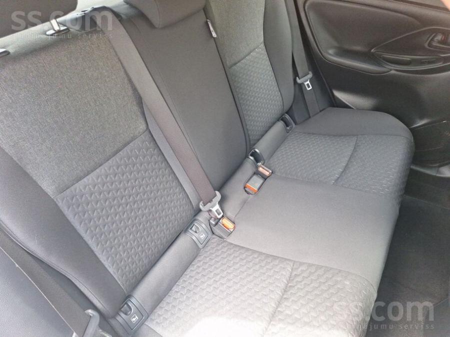 Grey Toyota Yaris 2025 in Riga, with an engine capacity of 1.50 L and mileage of 29 thousand km for 23500 €, photo 14 on AUTOMOTO.COM.LV