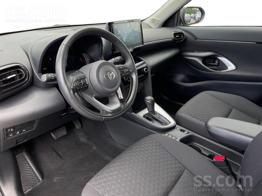 Pelēks Toyota Yaris 2025 Rīga, ar dzinēja tilpumu 1.50 L un nobraukumu 33 tūkst. km par 24590 €, foto 12 vietnē AUTOMOTO.COM.LV