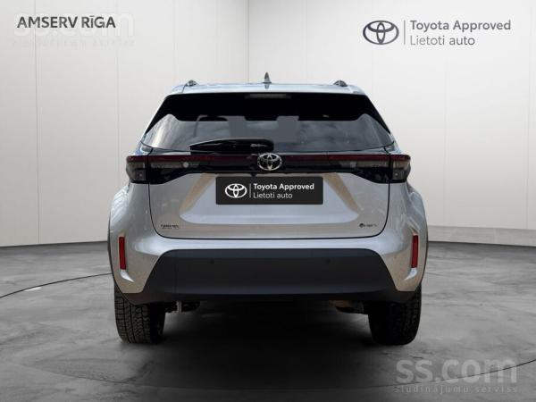 Pelēks Toyota Yaris 2025 Rīga, ar dzinēja tilpumu 1.50 L un nobraukumu 24 tūkst. km par 23500 €, foto 4 vietnē AUTOMOTO.COM.LV