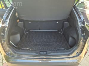 Grey Toyota Yaris 2025 in Riga, with an engine capacity of 1.50 L and mileage of 16 thousand km for 22900 €, photo 7 on AUTOMOTO.COM.LV