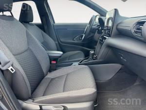 Grey Toyota Yaris 2025 in Riga, with an engine capacity of 1.50 L and mileage of 29 thousand km for 23500 €, photo 7 on AUTOMOTO.COM.LV