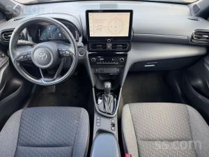 Grey Toyota Yaris 2025 in Riga, with an engine capacity of 1.50 L and mileage of 29 thousand km for 23500 €, photo 9 on AUTOMOTO.COM.LV
