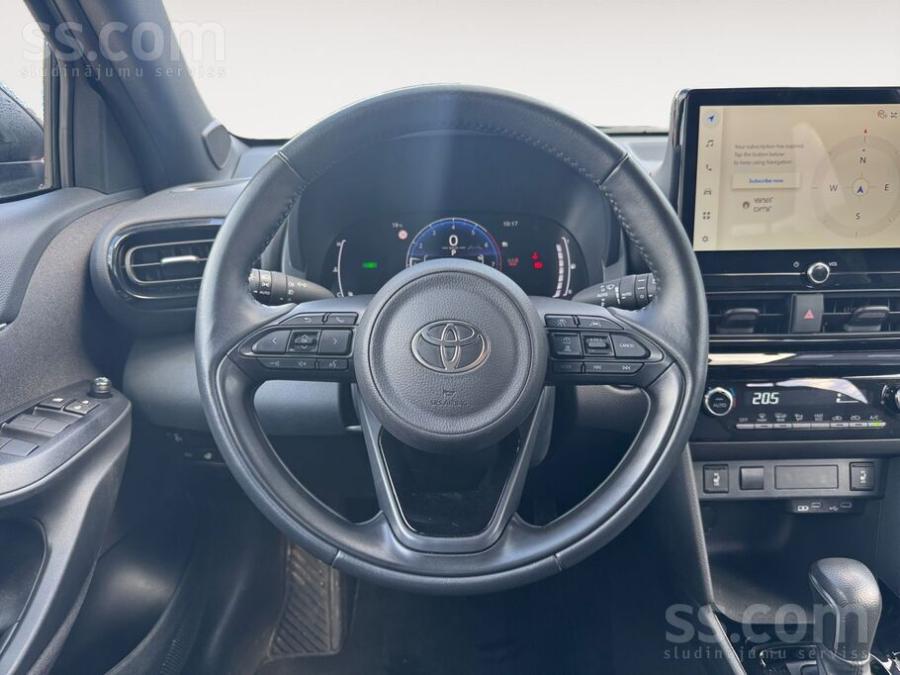 Grey Toyota Yaris 2025 in Riga, with an engine capacity of 1.50 L and mileage of 29 thousand km for 23500 €, photo 10 on AUTOMOTO.COM.LV