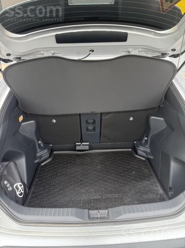 Grey Toyota Yaris 2025 in Riga, with an engine capacity of 1.50 L and mileage of 2 thousand km for 25900 €, photo 7 on AUTOMOTO.COM.LV