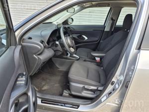 Grey Toyota Yaris 2025 in Riga, with an engine capacity of 1.50 L and mileage of 35 thousand km for 23300 €, photo 9 on AUTOMOTO.COM.LV