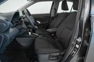 Grey Toyota Yaris 2025 in Vilnius, with an engine capacity of 1.50 L and mileage of 34 thousand km for 23900 €, photo 8 on AUTOMOTO.COM.LV