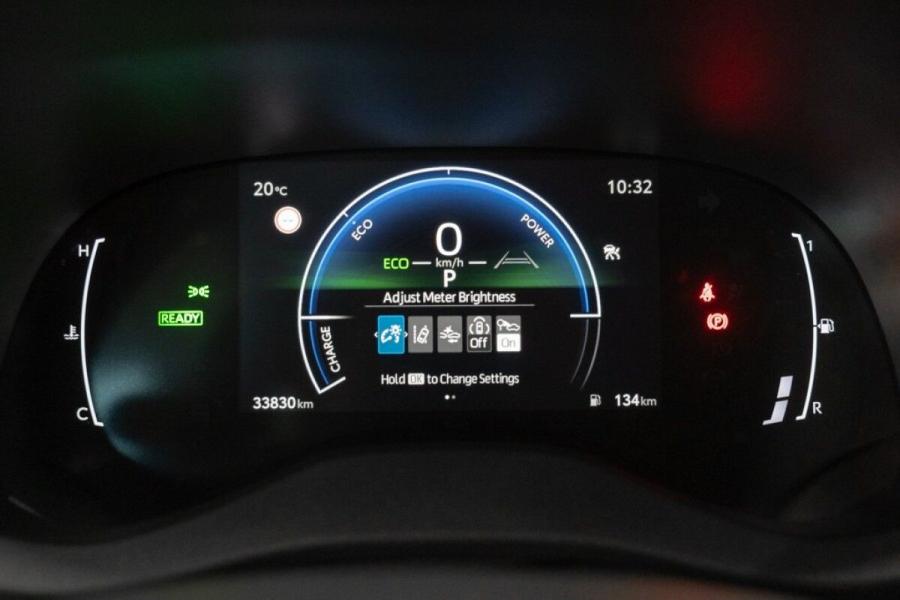 Grey Toyota Yaris 2025 in Vilnius, with an engine capacity of 1.50 L and mileage of 34 thousand km for 23900 €, photo 12 on AUTOMOTO.COM.LV