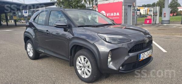 Grey Toyota Yaris 2025 in Riga, with an engine capacity of 1.50 L and mileage of 20 thousand km for 22990 €, photo 3 on AUTOMOTO.COM.LV