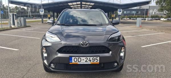Grey Toyota Yaris 2025 in Riga, with an engine capacity of 1.50 L and mileage of 20 thousand km for 22990 €, photo 7 on AUTOMOTO.COM.LV
