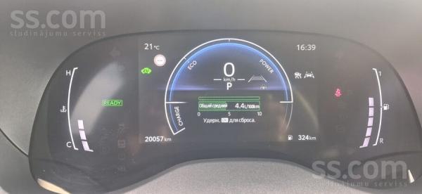 Grey Toyota Yaris 2025 in Riga, with an engine capacity of 1.50 L and mileage of 20 thousand km for 22990 €, photo 9 on AUTOMOTO.COM.LV