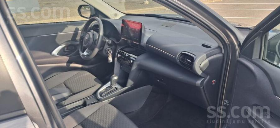 Pelēks Toyota Yaris 2025 Rīga, ar dzinēja tilpumu 1.50 L un nobraukumu 20 tūkst. km par 20999 €, foto 12 vietnē AUTOMOTO.COM.LV