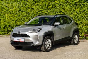 Pelēks Toyota Yaris 2025 Rīga, ar dzinēja tilpumu 1.50 L un nobraukumu 40 tūkst. km par 22900 €, foto  vietnē AUTOMOTO.COM.LV