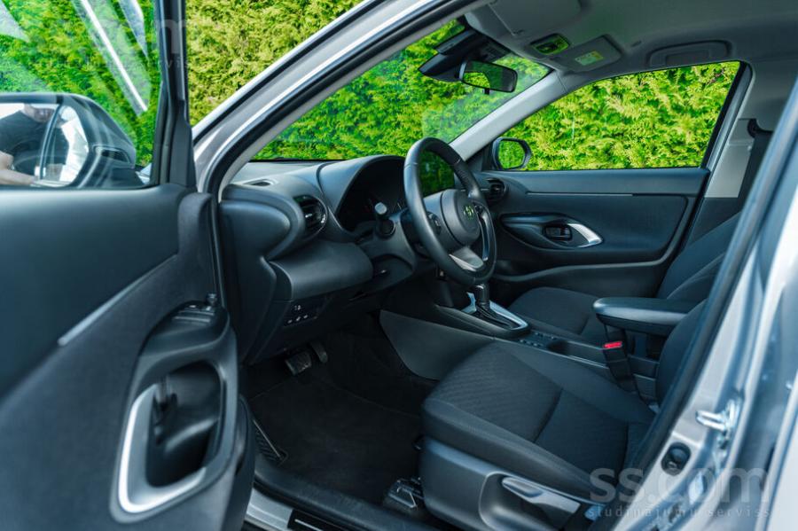 Pelēks Toyota Yaris 2025 Rīga, ar dzinēja tilpumu 1.50 L un nobraukumu 40 tūkst. km par 22900 €, foto 11 vietnē AUTOMOTO.COM.LV