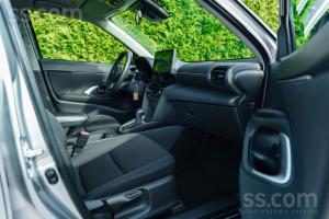 Pelēks Toyota Yaris 2025 Rīga, ar dzinēja tilpumu 1.50 L un nobraukumu 40 tūkst. km par 22900 €, foto 13 vietnē AUTOMOTO.COM.LV