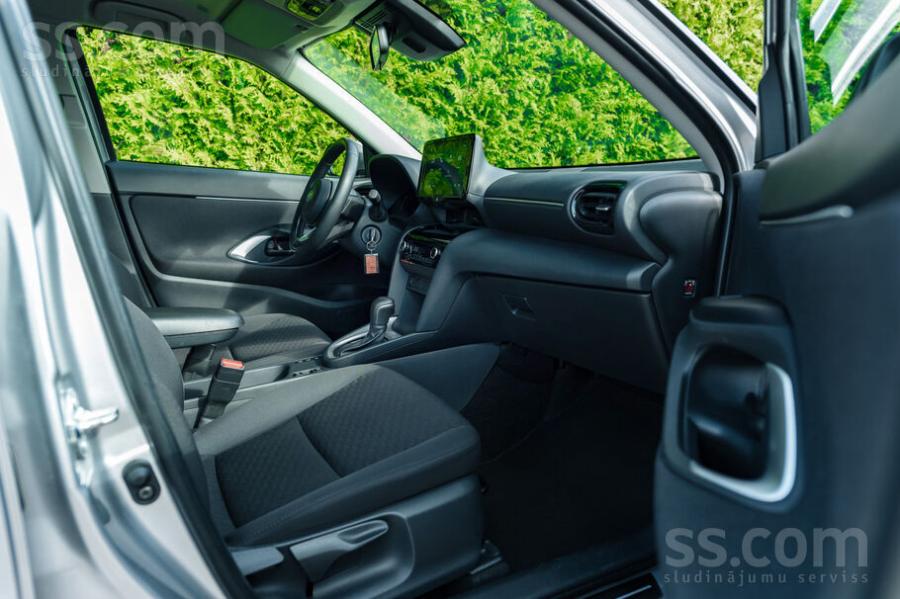 Pelēks Toyota Yaris 2025 Rīga, ar dzinēja tilpumu 1.50 L un nobraukumu 40 tūkst. km par 22900 €, foto 13 vietnē AUTOMOTO.COM.LV