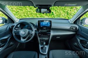 Pelēks Toyota Yaris 2025 Rīga, ar dzinēja tilpumu 1.50 L un nobraukumu 40 tūkst. km par 22900 €, foto 16 vietnē AUTOMOTO.COM.LV