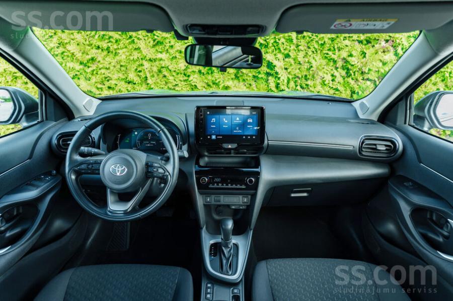 Pelēks Toyota Yaris 2025 Rīga, ar dzinēja tilpumu 1.50 L un nobraukumu 40 tūkst. km par 22900 €, foto 16 vietnē AUTOMOTO.COM.LV