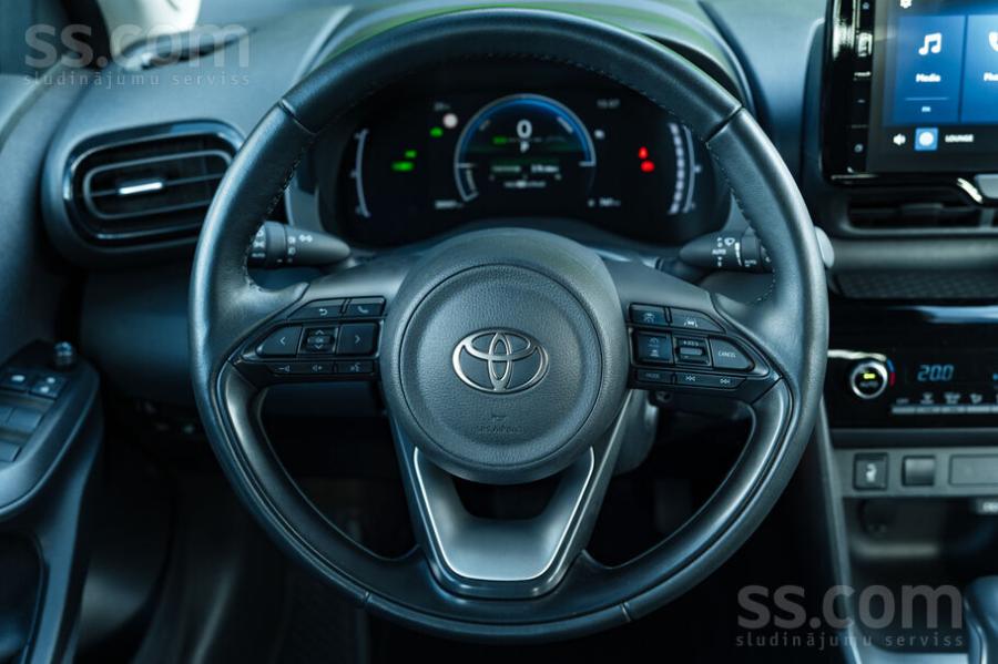 Pelēks Toyota Yaris 2025 Rīga, ar dzinēja tilpumu 1.50 L un nobraukumu 40 tūkst. km par 22900 €, foto 24 vietnē AUTOMOTO.COM.LV