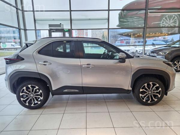 Pelēks Toyota Yaris 2025 Rīga, ar dzinēja tilpumu 1.50 L un nobraukumu 42 tūkst. km par 22500 €, foto 8 vietnē AUTOMOTO.COM.LV