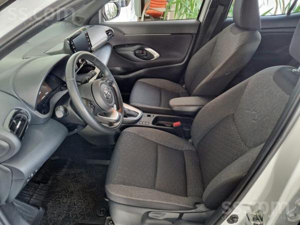 Pelēks Toyota Yaris 2025 Rīga, ar dzinēja tilpumu 1.50 L un nobraukumu 42 tūkst. km par 22500 €, foto 9 vietnē AUTOMOTO.COM.LV