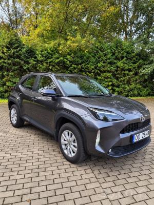 Pelēks Toyota Yaris 2025 Rīga, ar dzinēja tilpumu 1.50 L un nobraukumu 39 tūkst. km par 23450 €, foto  vietnē AUTOMOTO.COM.LV