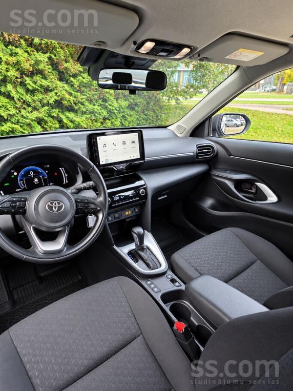 Pelēks Toyota Yaris 2025 Rīga, ar dzinēja tilpumu 1.50 L un nobraukumu 39 tūkst. km par 23450 €, foto 6 vietnē AUTOMOTO.COM.LV