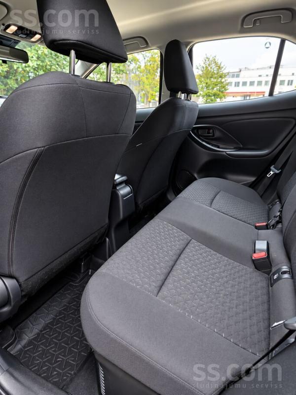 Pelēks Toyota Yaris 2025 Rīga, ar dzinēja tilpumu 1.50 L un nobraukumu 39 tūkst. km par 23450 €, foto 8 vietnē AUTOMOTO.COM.LV