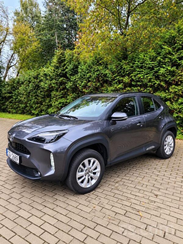 Pelēks Toyota Yaris 2025 Rīga, ar dzinēja tilpumu 1.50 L un nobraukumu 43 tūkst. km par 22900 €, foto 1 vietnē AUTOMOTO.COM.LV