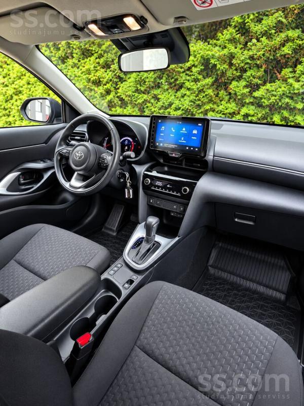 Pelēks Toyota Yaris 2025 Rīga, ar dzinēja tilpumu 1.50 L un nobraukumu 43 tūkst. km par 22900 €, foto 5 vietnē AUTOMOTO.COM.LV