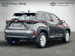 Pelēks Toyota Yaris 2025 Rīga, ar dzinēja tilpumu 1.50 L un nobraukumu 29 tūkst. km par 23490 €, foto 3 vietnē AUTOMOTO.COM.LV