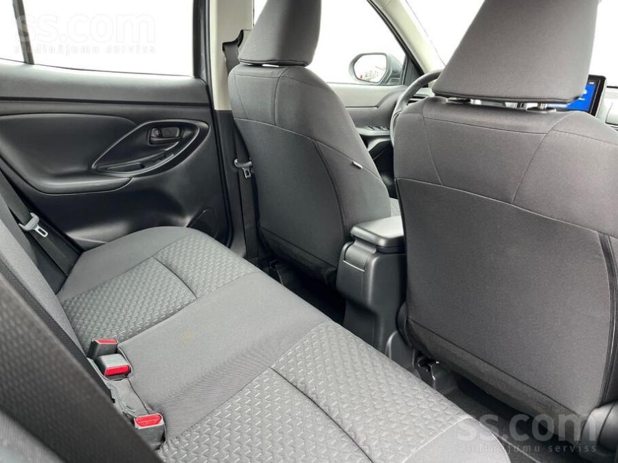 Pelēks Toyota Yaris 2025 Rīga, ar dzinēja tilpumu 1.50 L un nobraukumu 29 tūkst. km par 23490 €, foto 8 vietnē AUTOMOTO.COM.LV