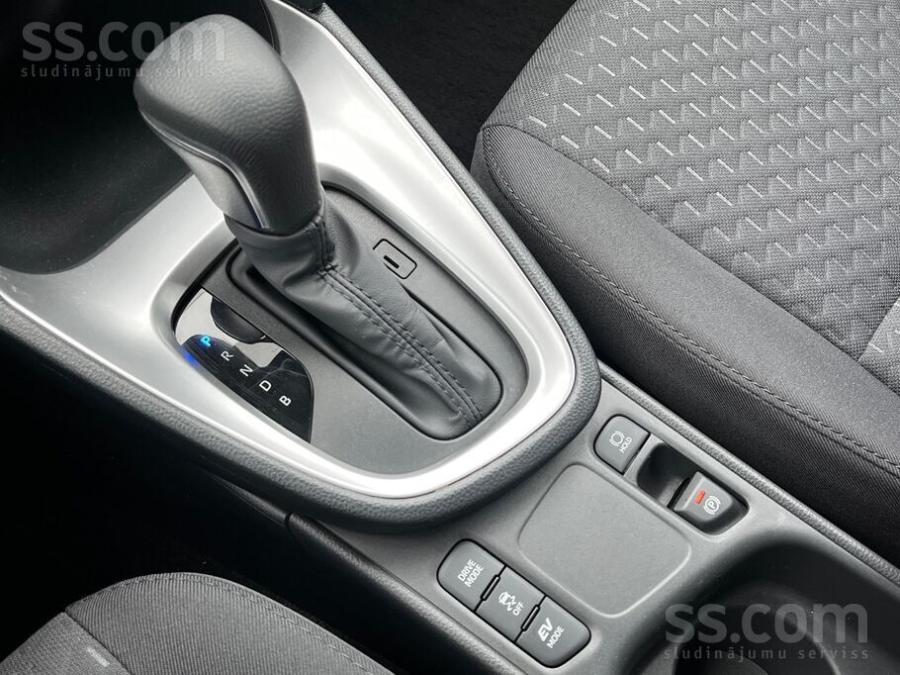Pelēks Toyota Yaris 2025 Rīga, ar dzinēja tilpumu 1.50 L un nobraukumu 29 tūkst. km par 23490 €, foto 16 vietnē AUTOMOTO.COM.LV