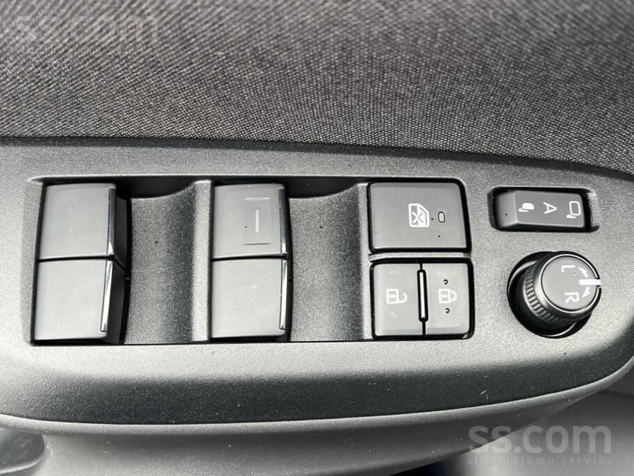 Pelēks Toyota Yaris 2025 Rīga, ar dzinēja tilpumu 1.50 L un nobraukumu 29 tūkst. km par 23490 €, foto 20 vietnē AUTOMOTO.COM.LV