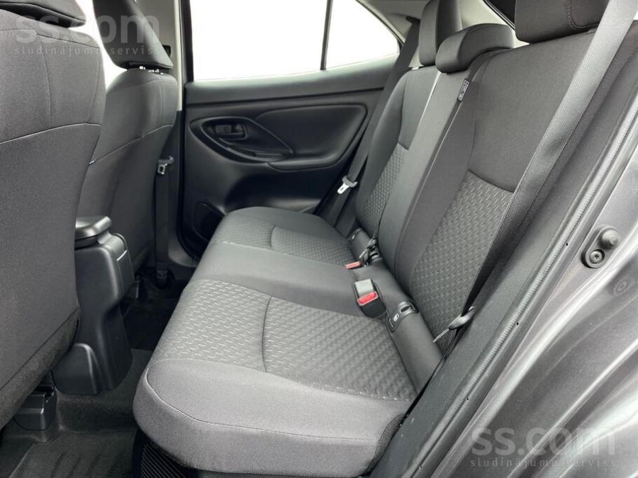 Pelēks Toyota Yaris 2025 Rīga, ar dzinēja tilpumu 1.50 L un nobraukumu 29 tūkst. km par 23490 €, foto 21 vietnē AUTOMOTO.COM.LV