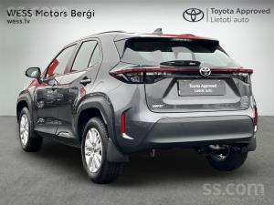Pelēks Toyota Yaris 2025 Rīga, ar dzinēja tilpumu 1.50 L un nobraukumu 29 tūkst. km par 23490 €, foto 24 vietnē AUTOMOTO.COM.LV