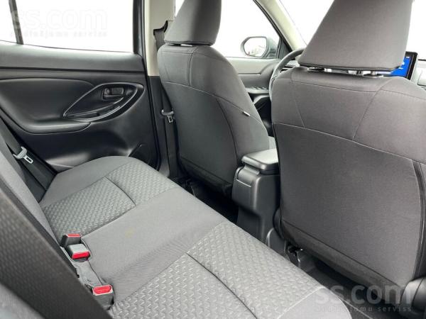Grey Toyota Yaris 2025 in Riga, with an engine capacity of 1.50 L and mileage of 29 thousand km for 23490 €, photo 8 on AUTOMOTO.COM.LV