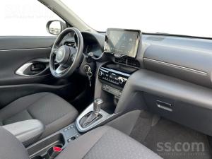 Pelēks Toyota Yaris 2025 Rīga, ar dzinēja tilpumu 1.50 L un nobraukumu 24 tūkst. km par 23490 €, foto 7 vietnē AUTOMOTO.COM.LV