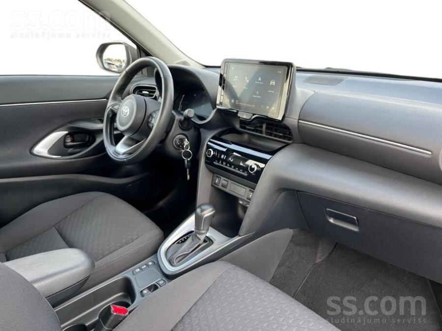 Pelēks Toyota Yaris 2025 Rīga, ar dzinēja tilpumu 1.50 L un nobraukumu 24 tūkst. km par 23490 €, foto 7 vietnē AUTOMOTO.COM.LV